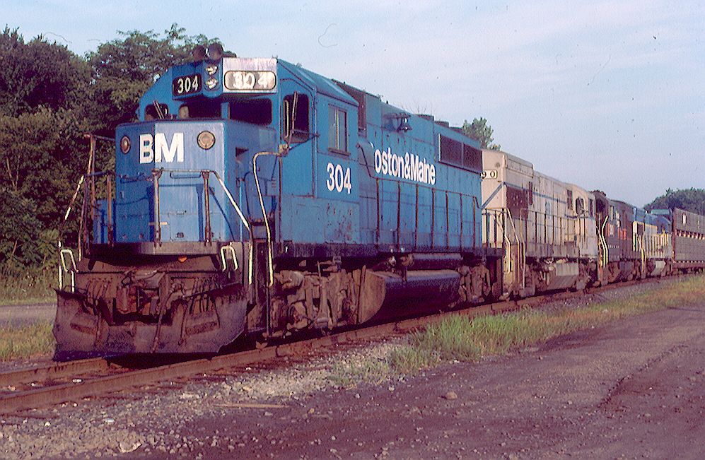 B&M GP-40-2 304